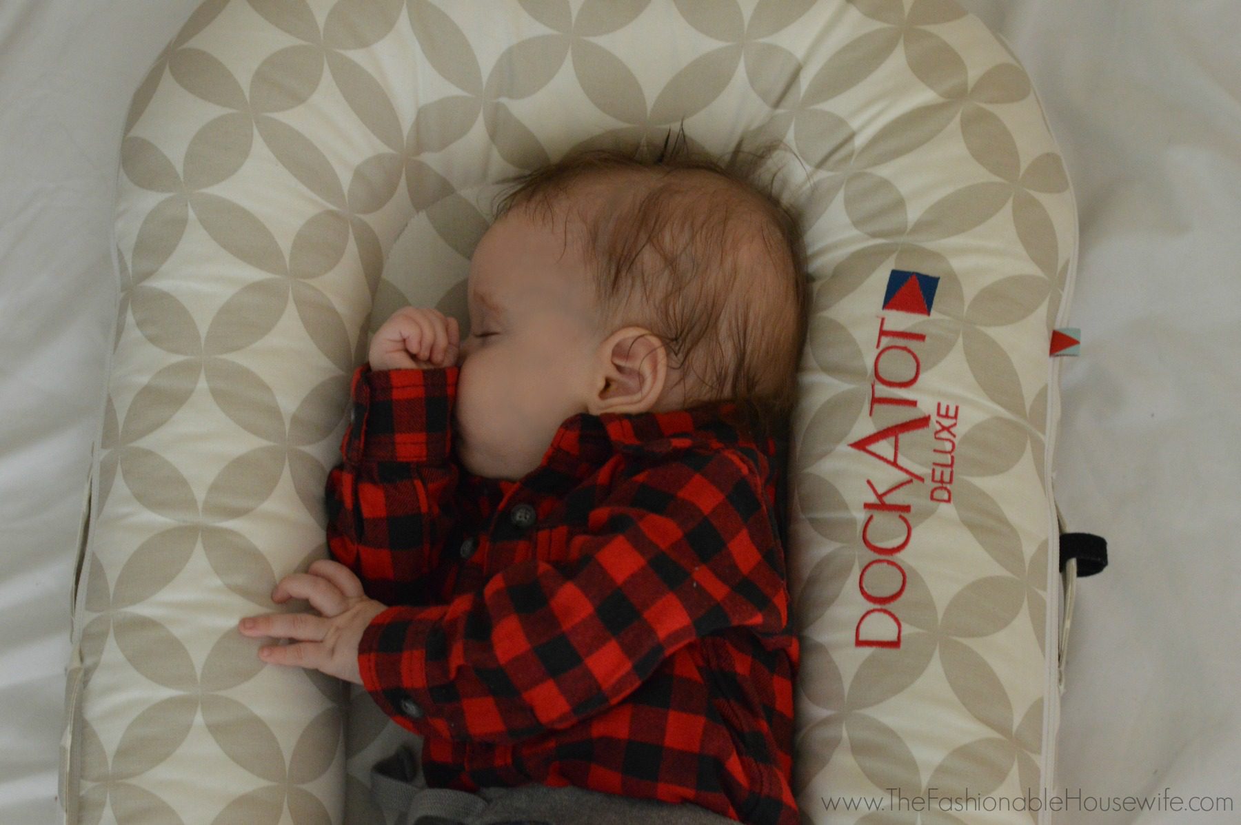 3 Reasons You Need The DockATot Baby Lounger | The Fashionable ...