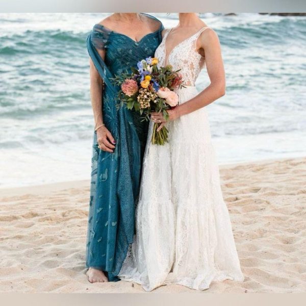 Coastal Chic: Beautiful Mother-Of-The-Bride Outfits For A Beach Wedding ...
